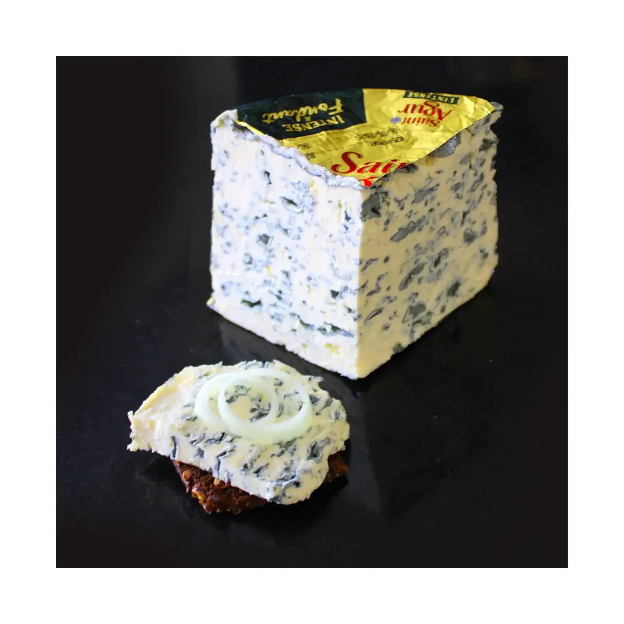 Bresse Bleu er en berømt fransk blåskimmel ost - winetalk.dk